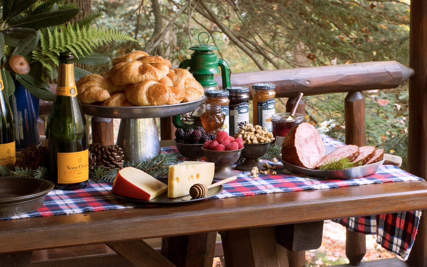 Gateway Lodge, Wilderness Lodge and Cabins in Cook Forest, PA